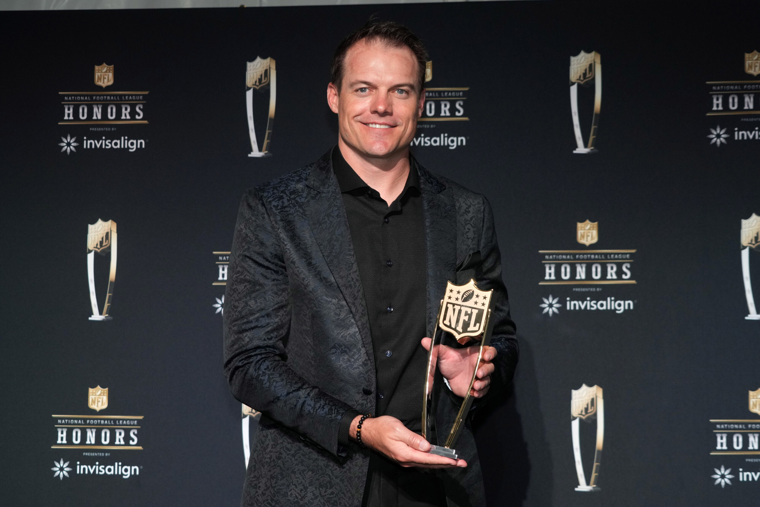 2024-25 NFL Coach of the Year Odds Tracker: O'Connell Wins His First