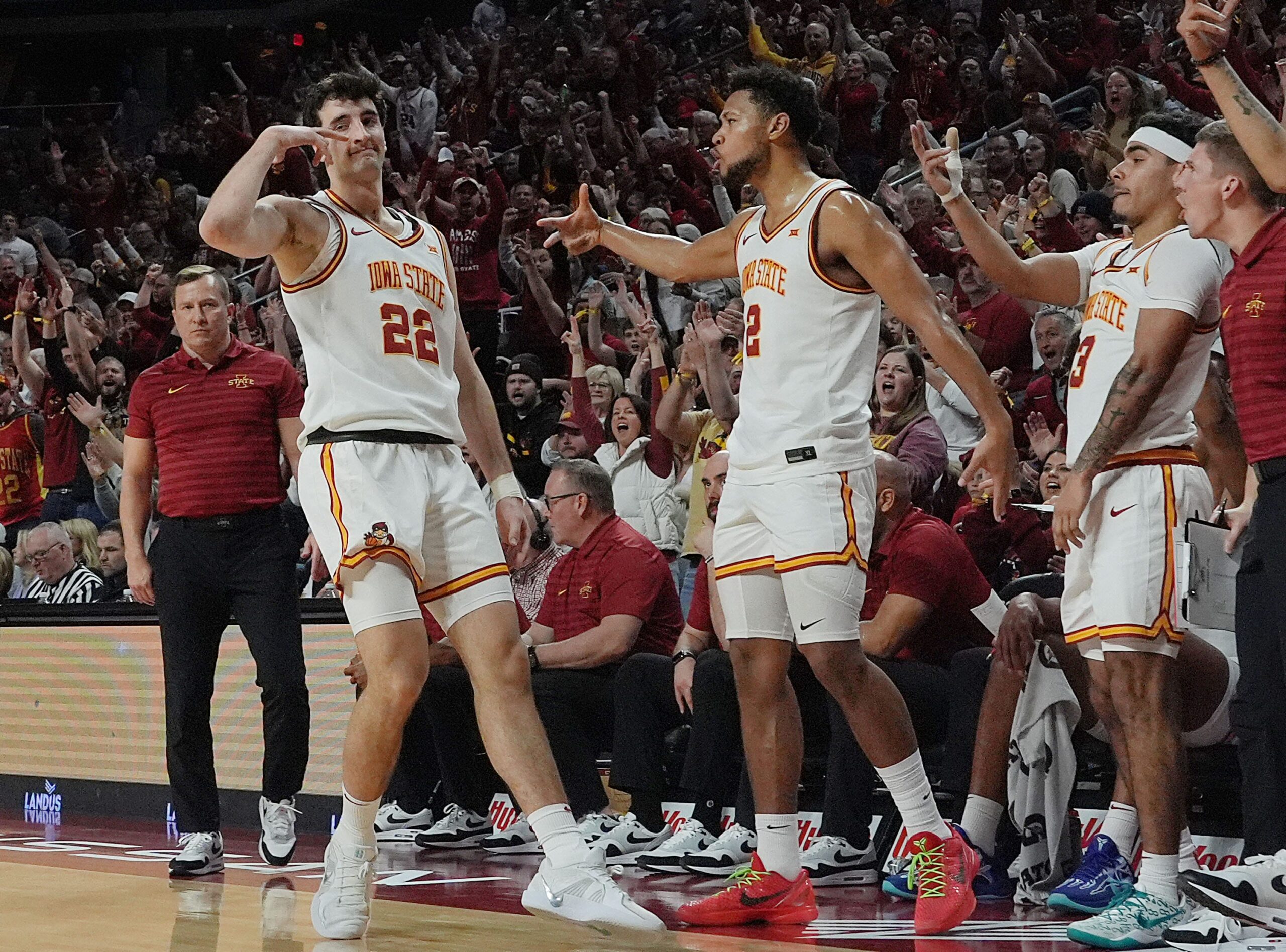 Arizona vs Iowa State Predictions, Picks & Odds for Big 12 Showdown