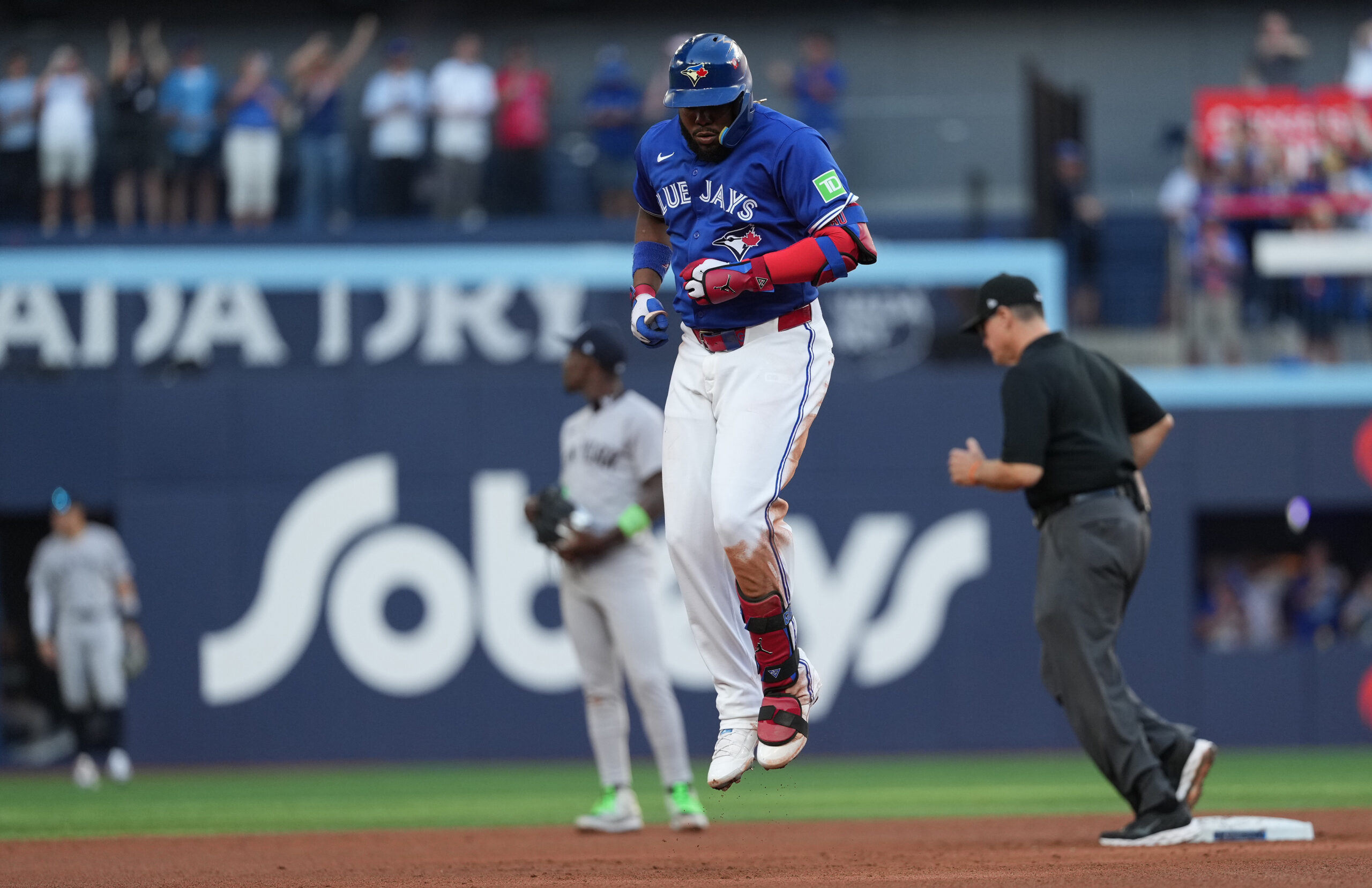 Blue Jays vs Yankees Odds, Opening Lines & Pitchers for Game 3