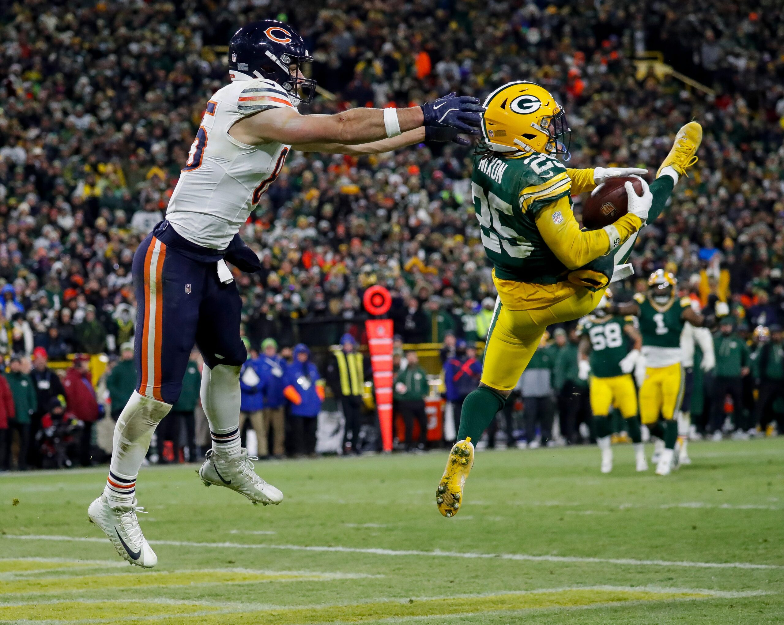 NFL Week 16 ATS Picks & O/U Predictions from A.I. Model on 61-52 Run