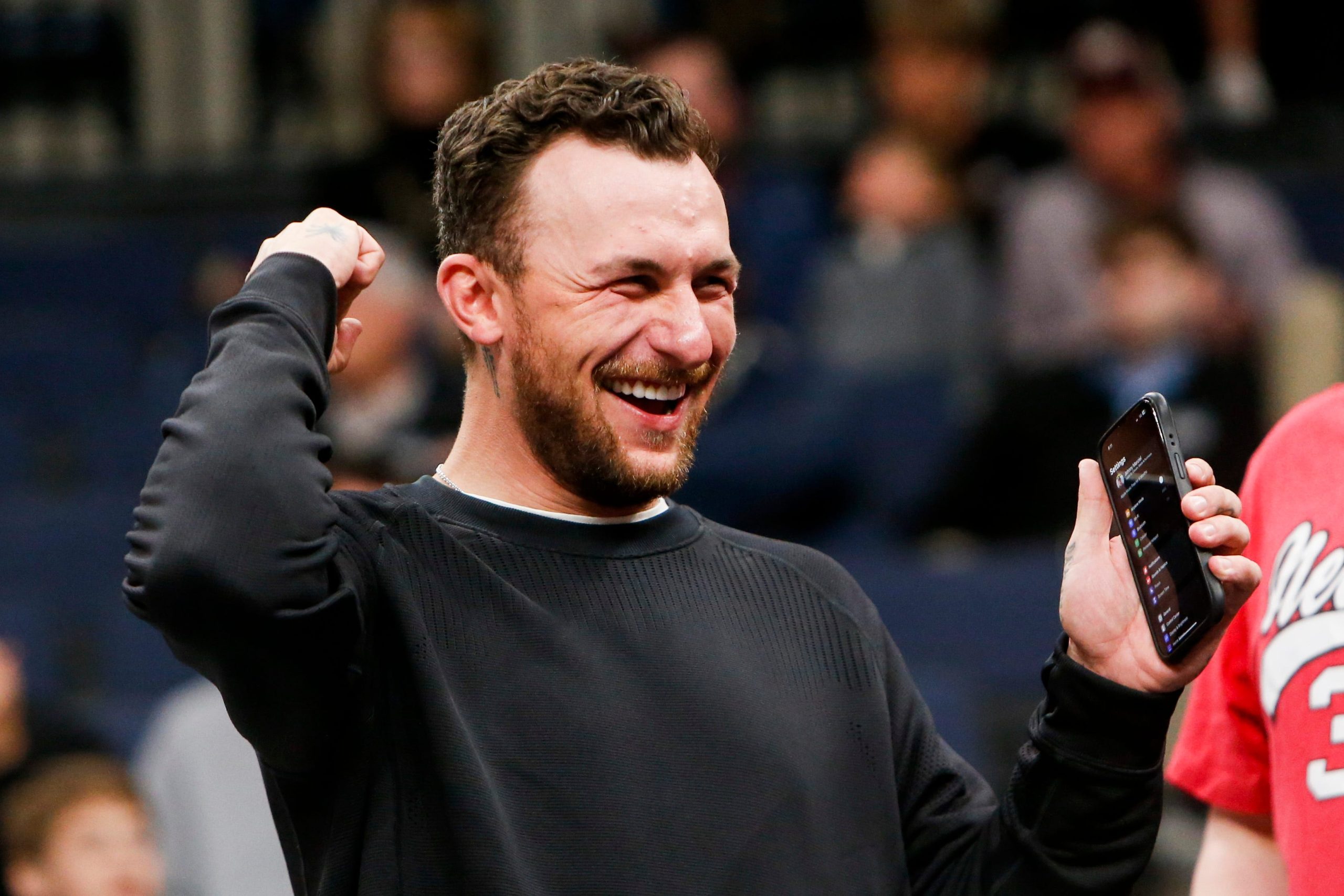 Johnny Manziel vs Bob Menery Odds, Fight Card, Start Time & How to ...