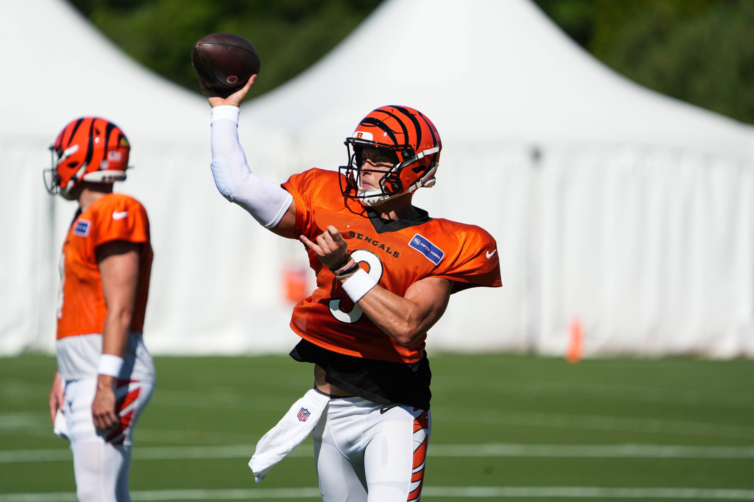 Week 1 NFL Player Props: Breaking Down Over/Under Lines and Odds