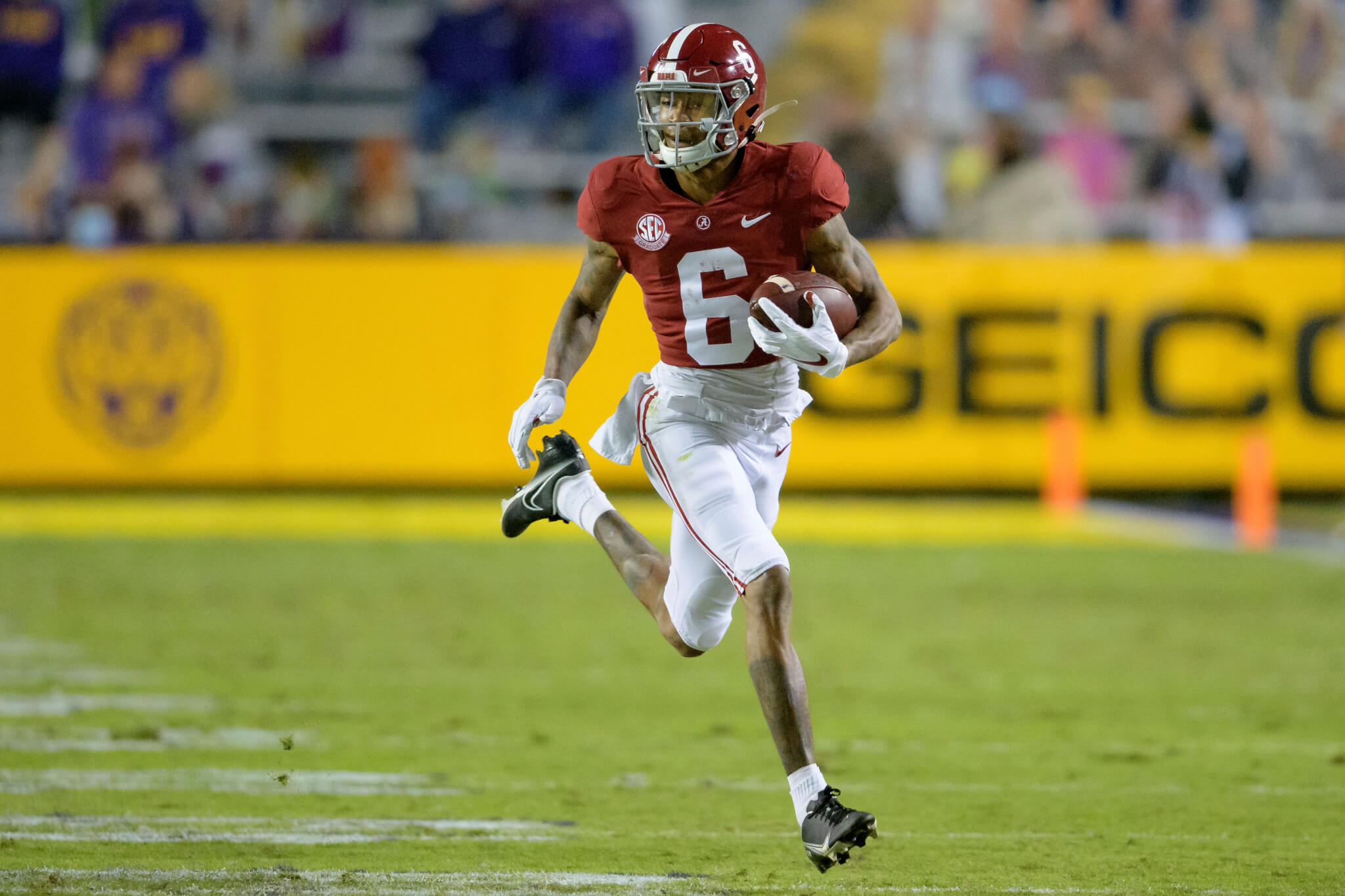 DeVonta Smith's Heisman Odds Improve to +200; Could a Wide Receiver Win ...