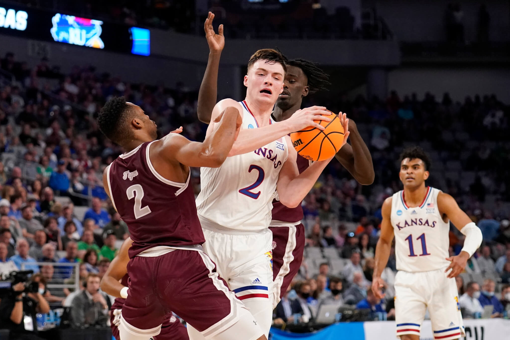 Kansas vs Creighton Odds, Lines and Spread - Jayhawks 10-Point ...