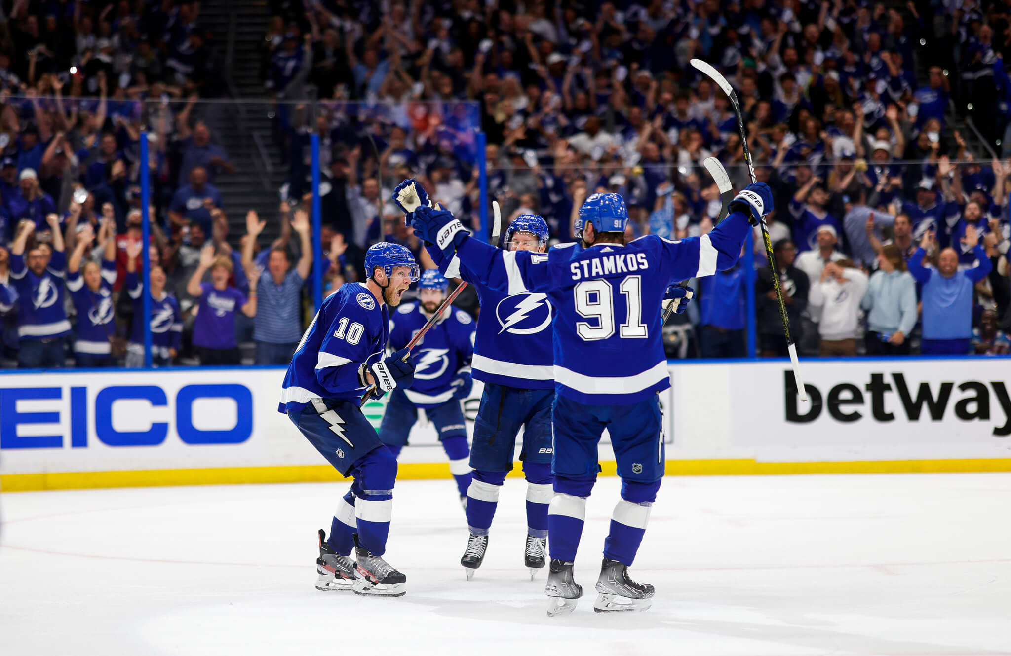 Avalanche vs Lightning Game 4 Odds & Picks