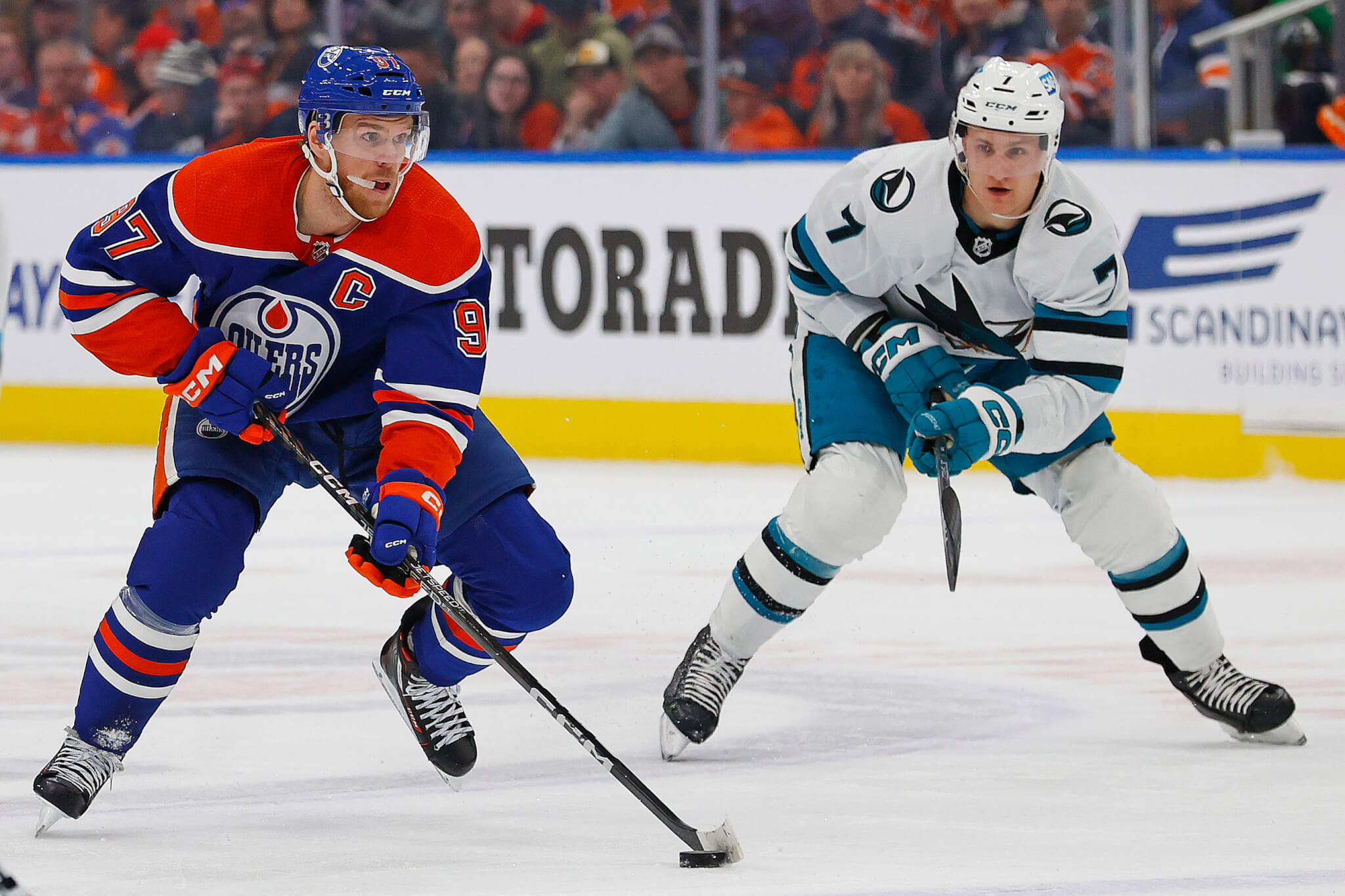 Coyotes vs Oilers Odds & Picks - How to Bet the NHL on TNT