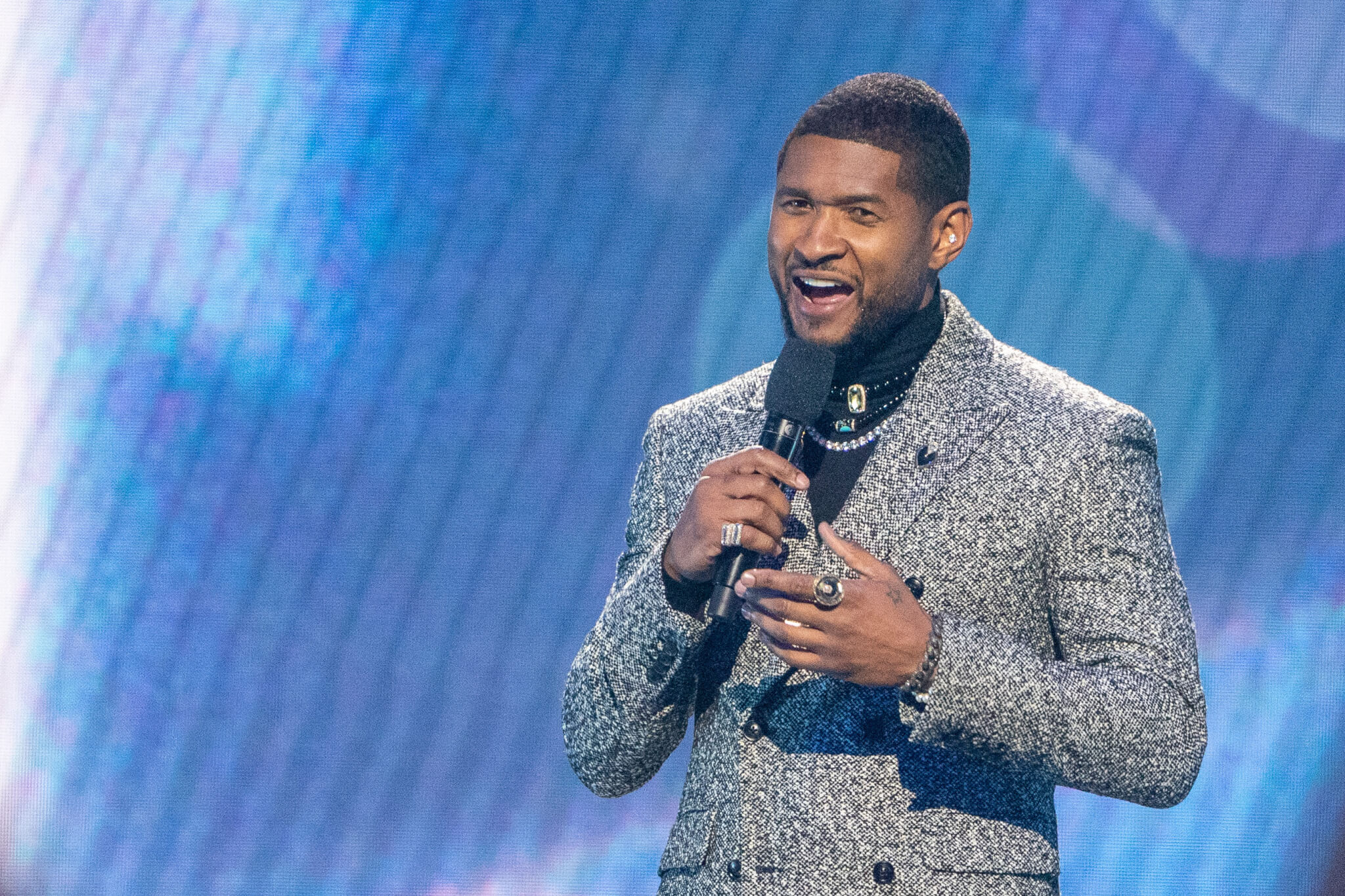 Usher Performing at Super Bowl Halftime Show; What Songs Could He Sing?